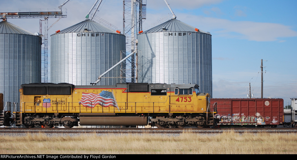 UP 4753 leads west bound UP double stack